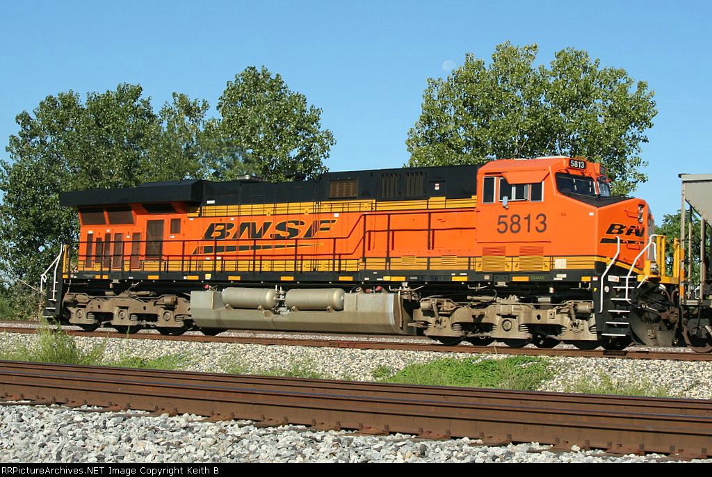 BNSF 5813